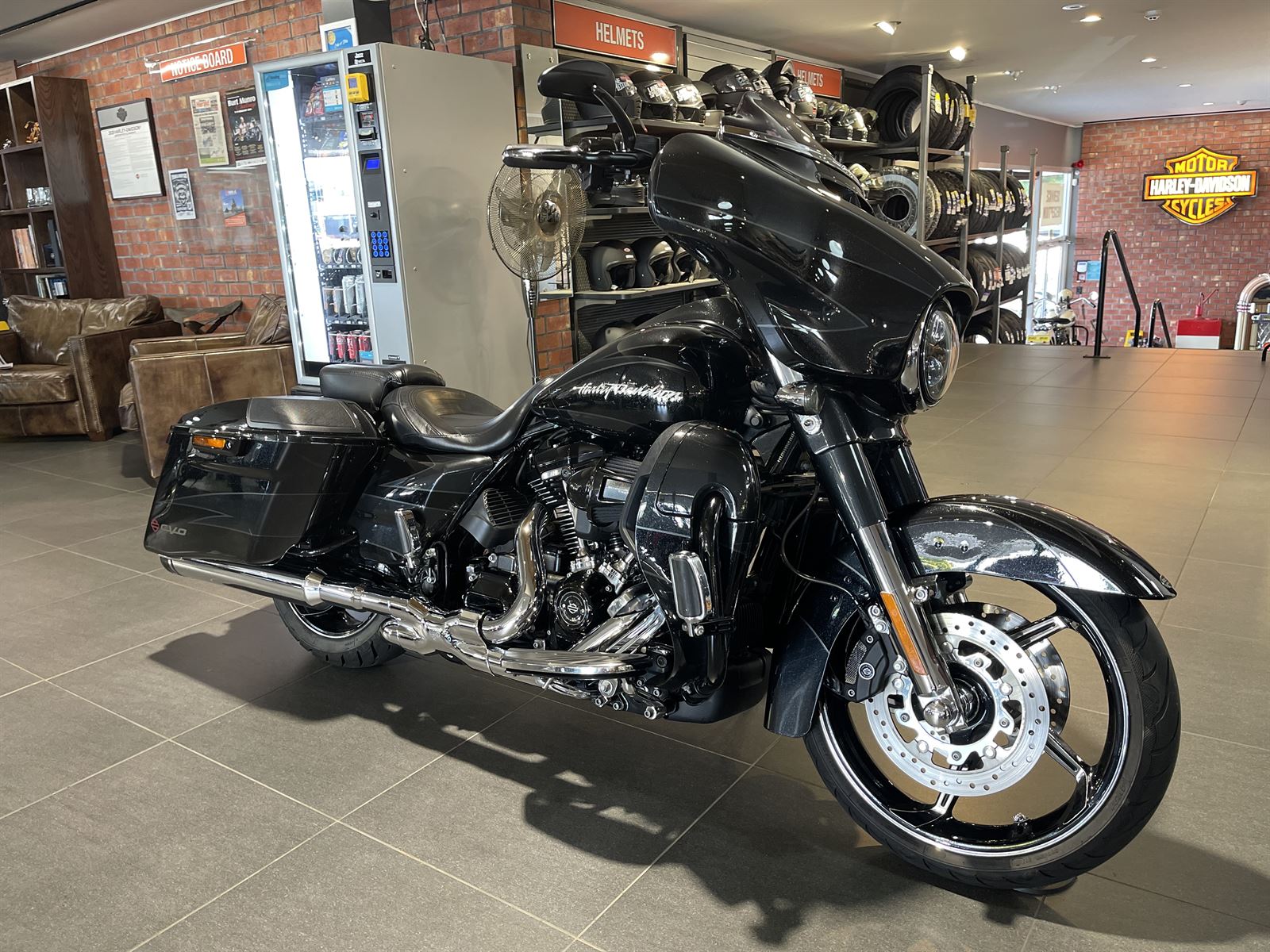 Harley Davidson CVO Street Glide 2017 - Waikato's largest motorcycle ...